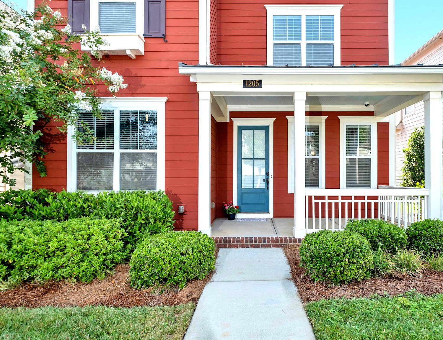 ¿Es buena idea el color rojo para el exterior de casa? - Casa y Color